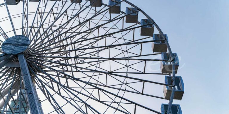 How Ferris Wheels Work: Engineering, Safety & Trends